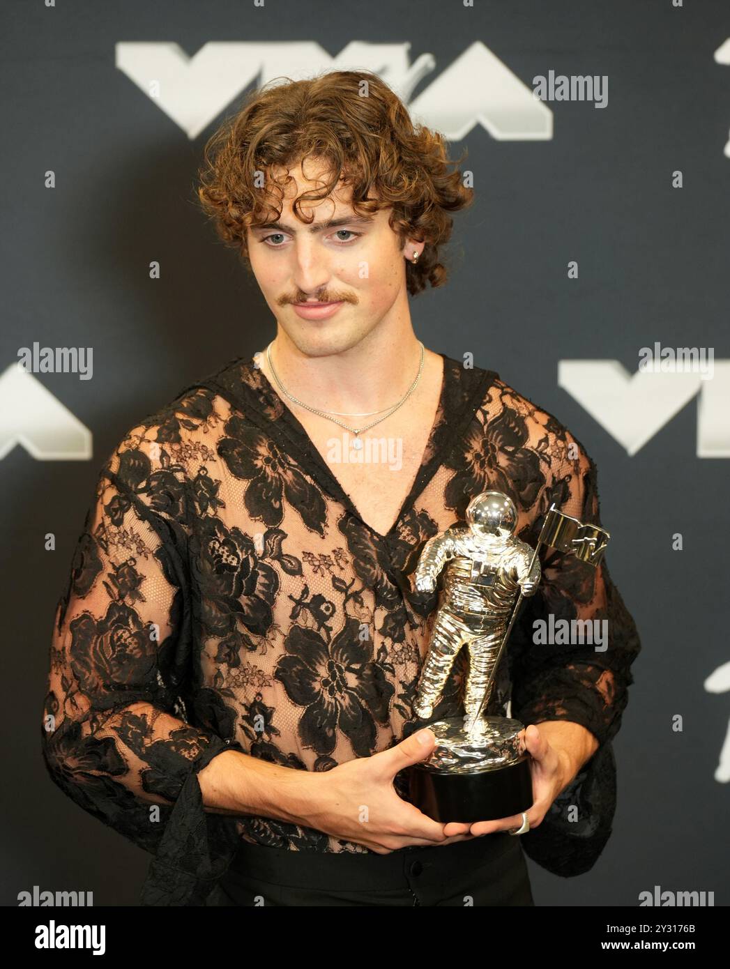 Elmont, United States. 11th Sep, 2024. Benson Boone, winner of the Best ...