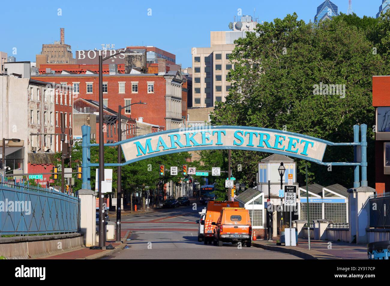 Signage over the Penn's Landing ramp toward Market Street in Center ...