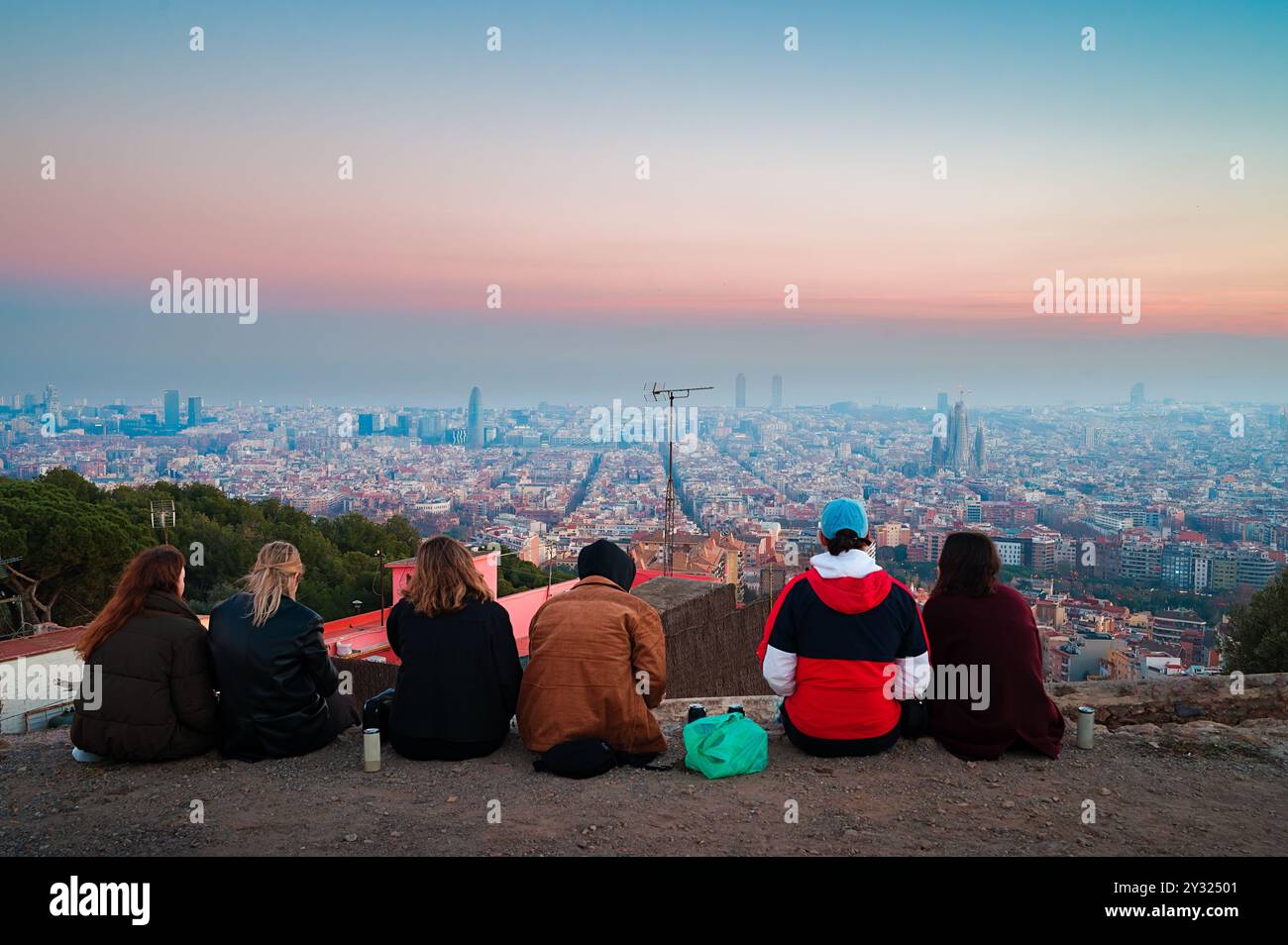Barcelona cityscape bunkers park mountain hi-res stock photography and ...