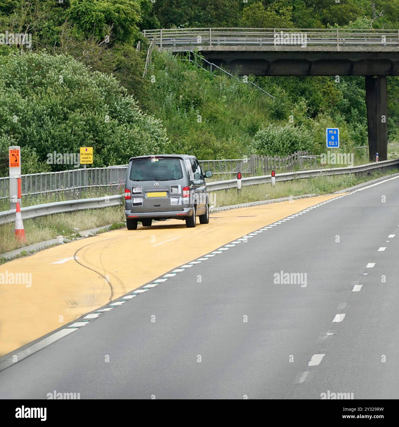 Car in yellow emergency refuge area with telephone in layby on M4 smart ...