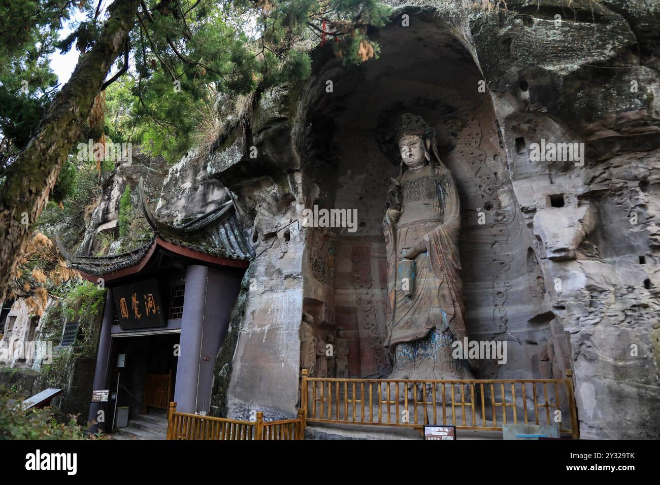 The Jingping Guanyin Cave in the Yuanjue Cave Scenic Area. Anyue,China ...