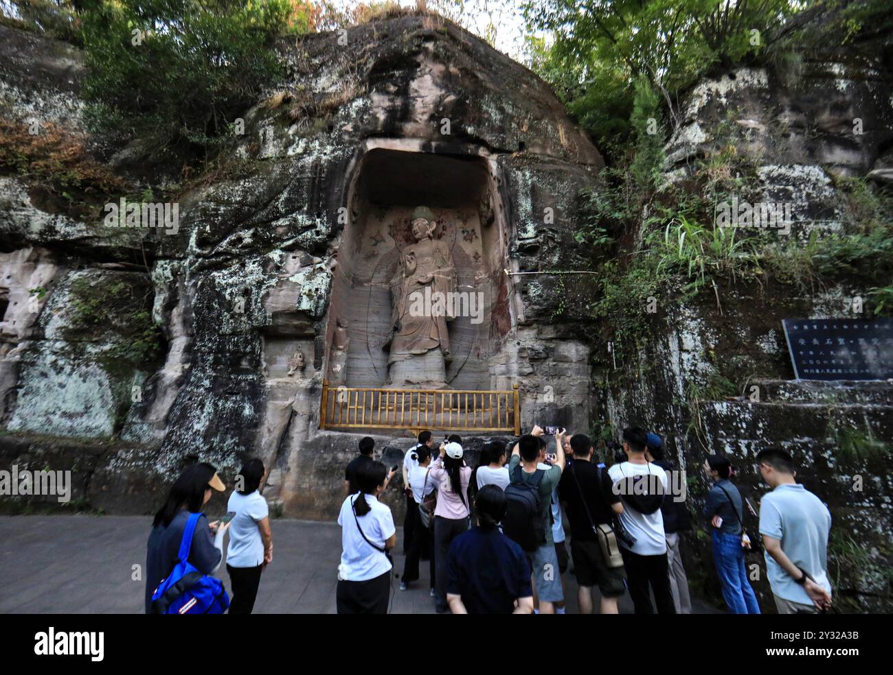 Northern dynasties grottoes hi-res stock photography and images - Alamy