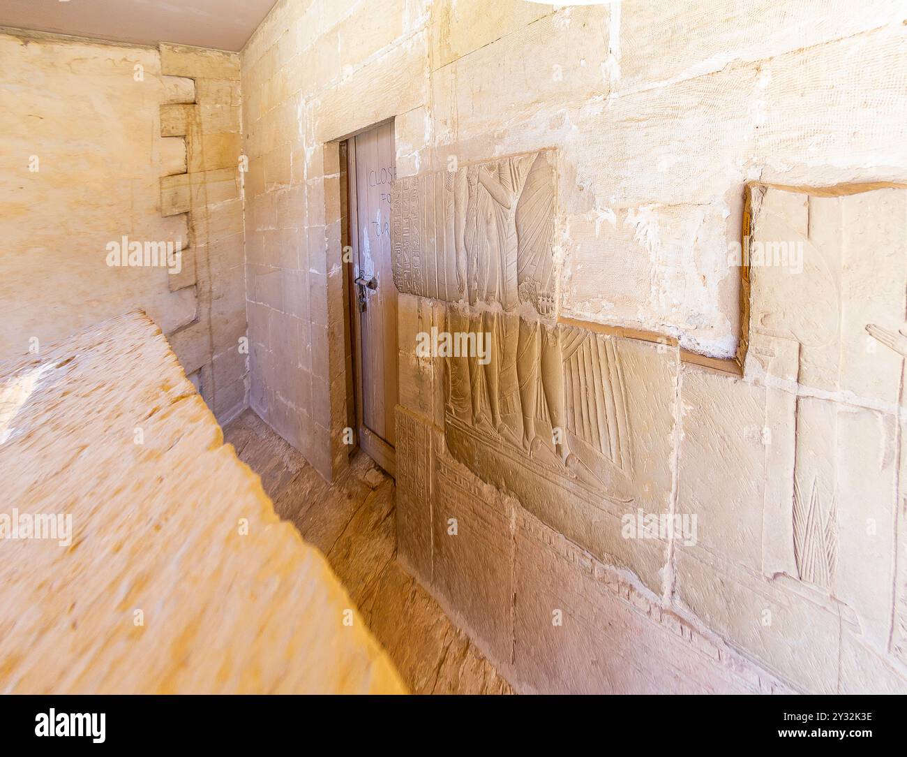 Egypt, Saqqara, tomb of Horemheb, west wall of the inner court, behind ...