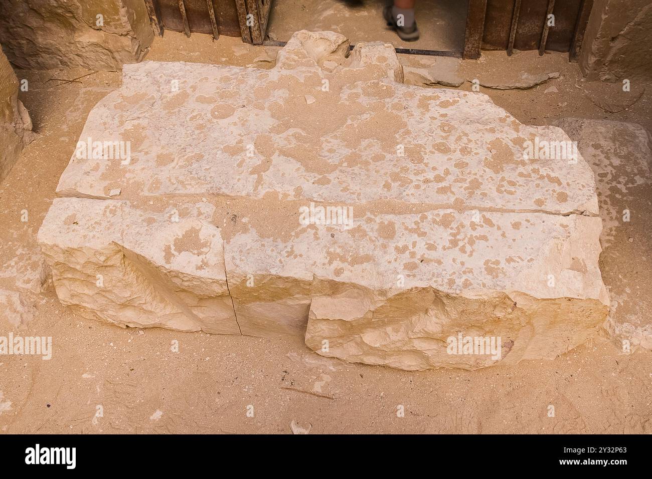 Egypt, Meidum, king Seneferu complex, offering table, in the shape of ...