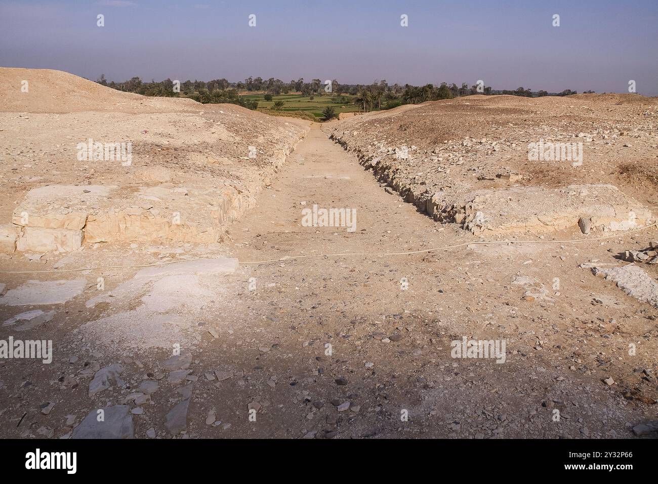 Egypt, Meidum, king Seneferu funerary complex, end of the causeway ...