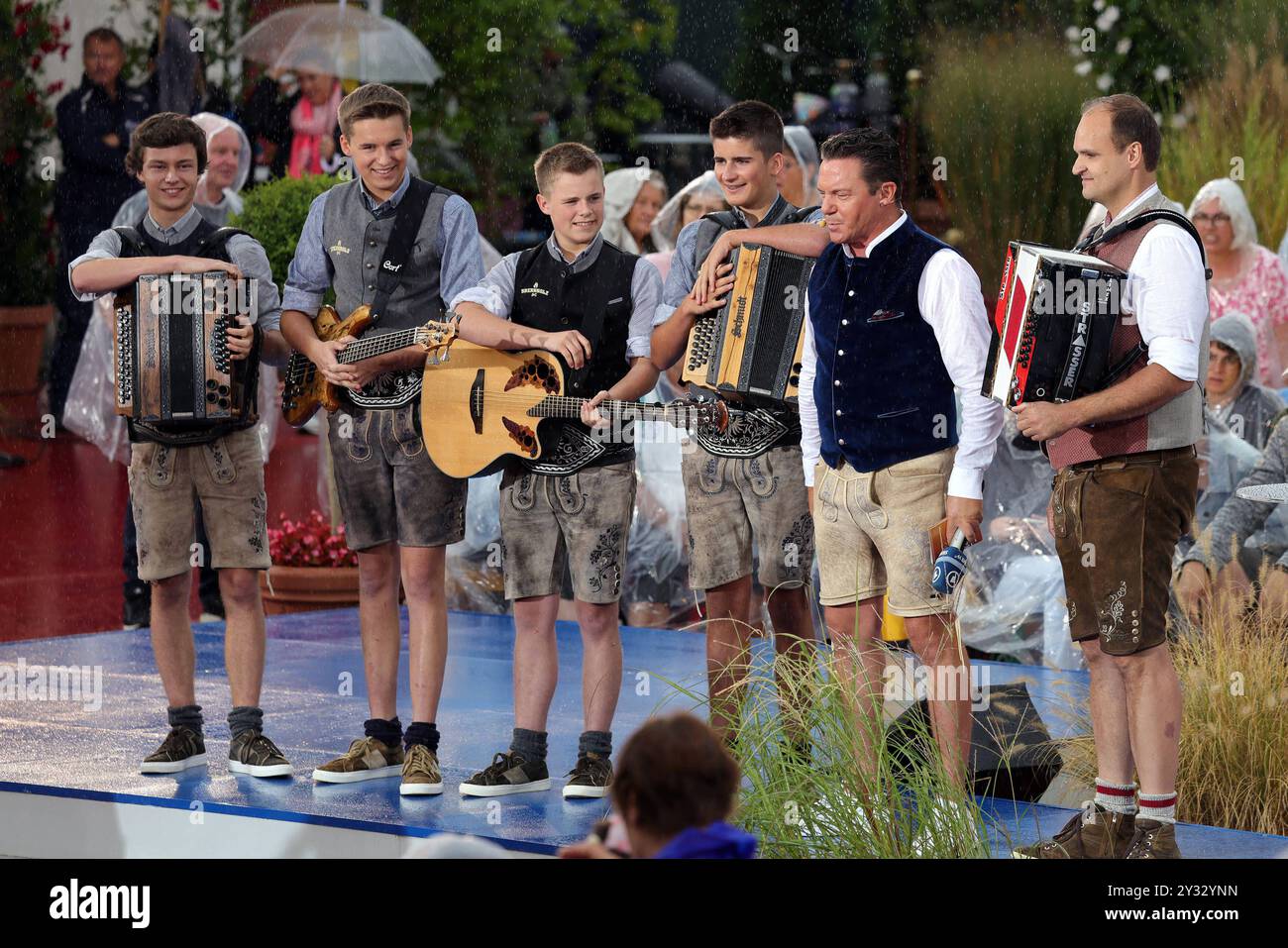 Immer wieder sonntags 2024, Folge 12 Stefan Mross mit den Gewinnern der ...