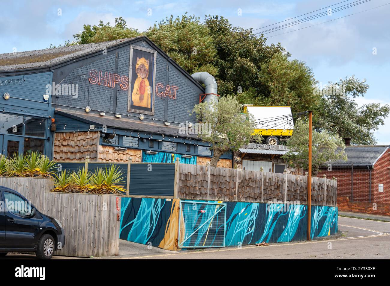 North Shields, North Tyneside, UK. The Ship's Cat pub - a stylish bar ...