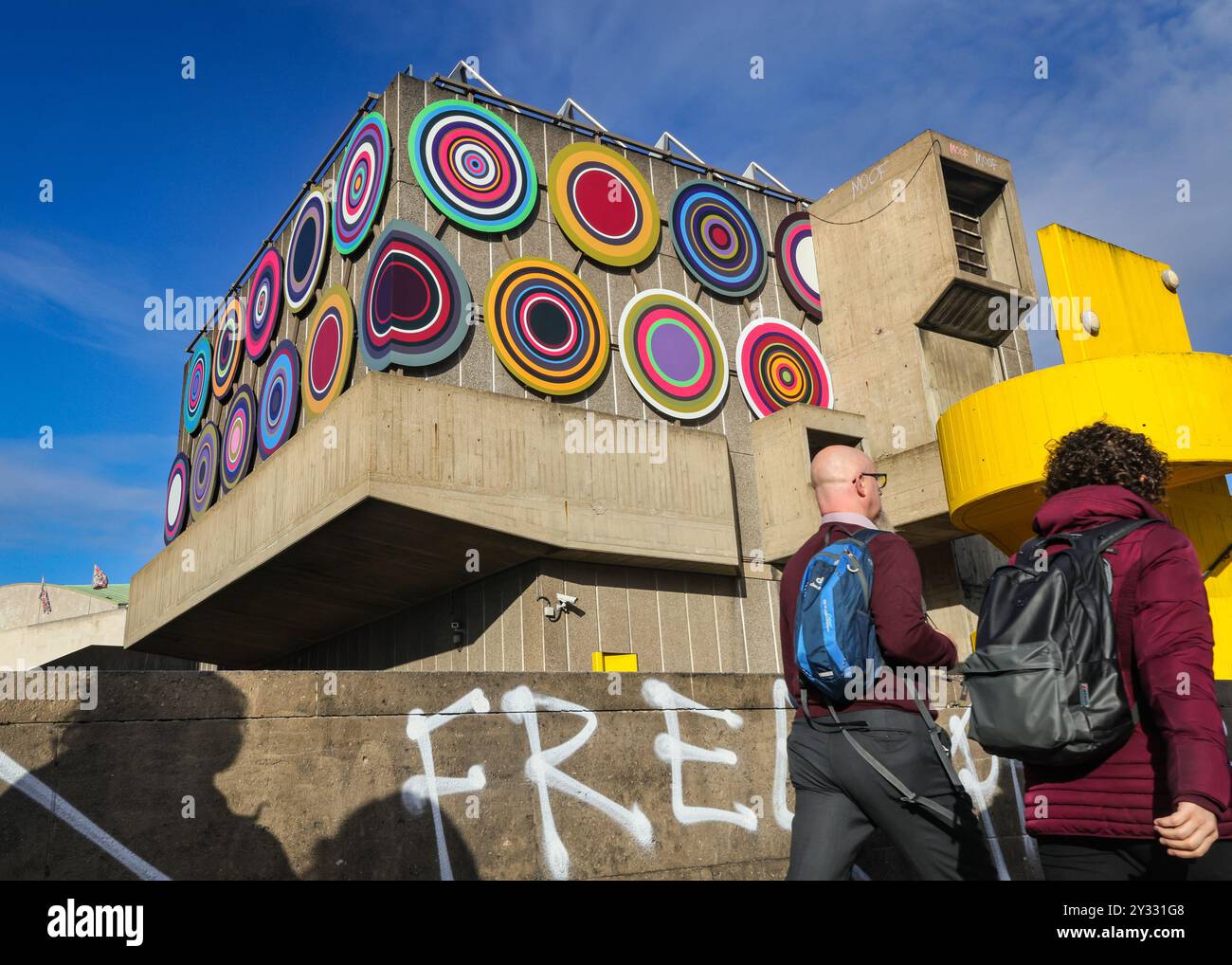 London, UK. 12th Sep, 2024. Members of the public walk and cycle past ...