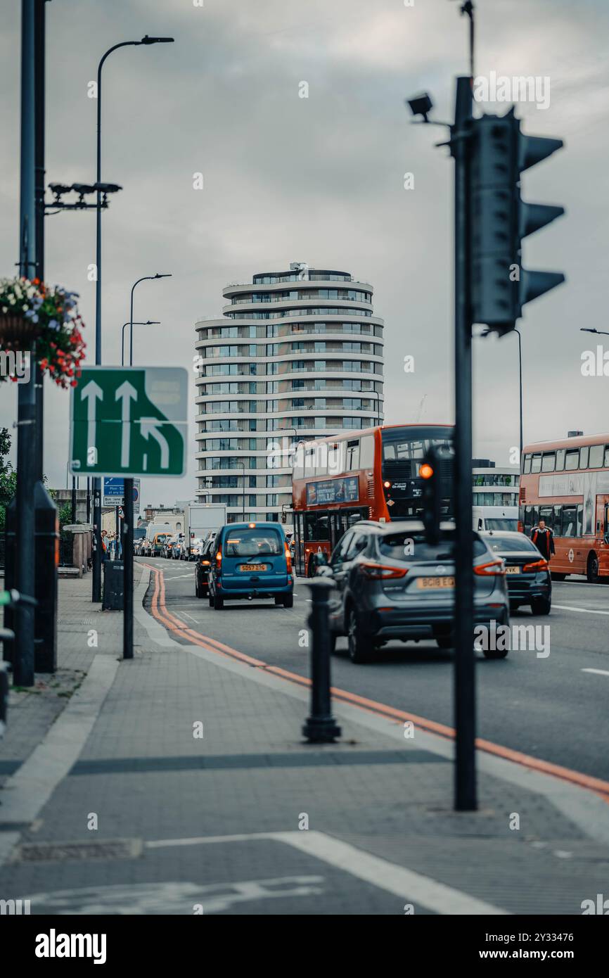 Red buses on street hi-res stock photography and images - Alamy