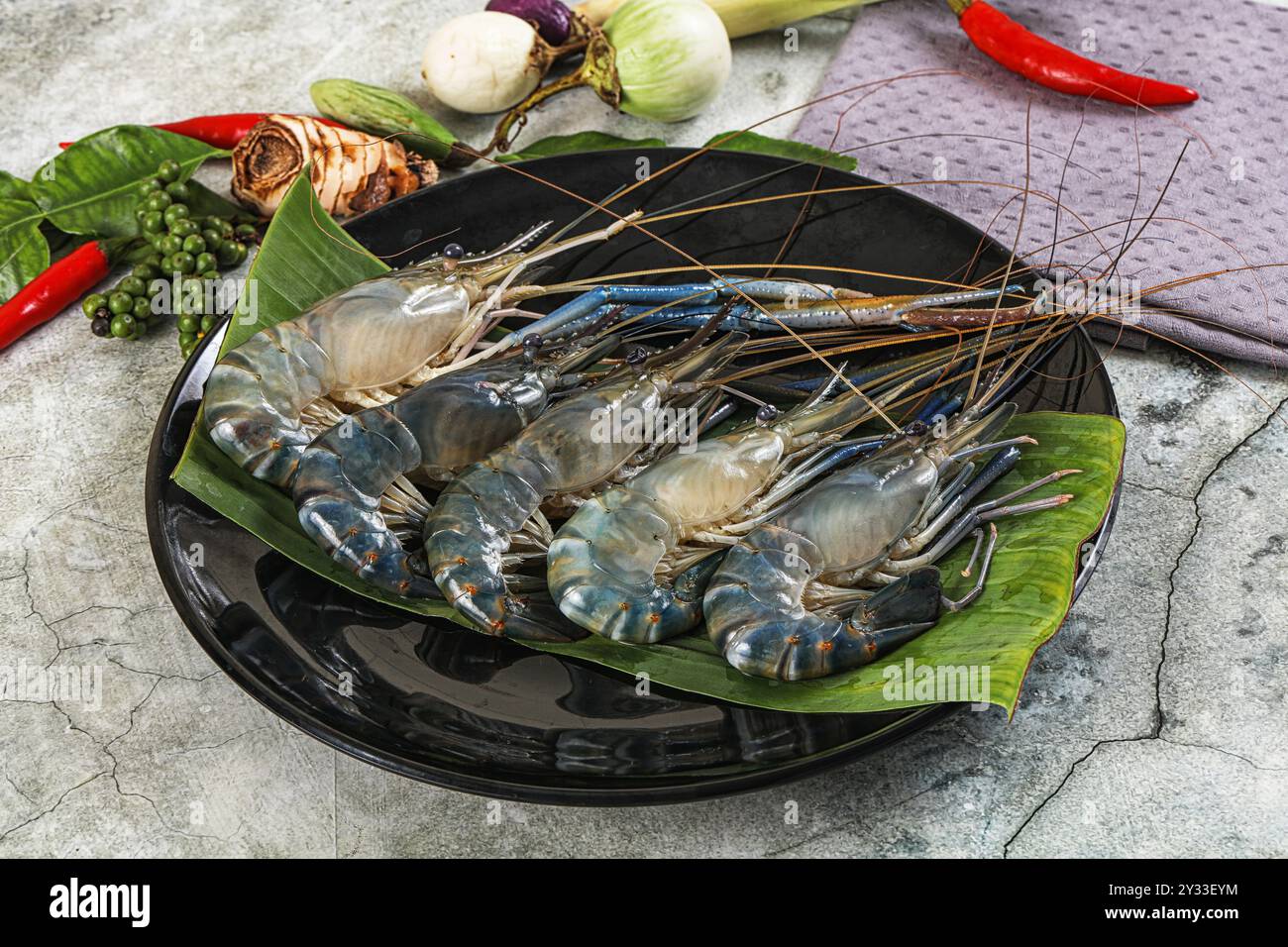 Raw blue river prawn in the plate for cooking Stock Photo - Alamy