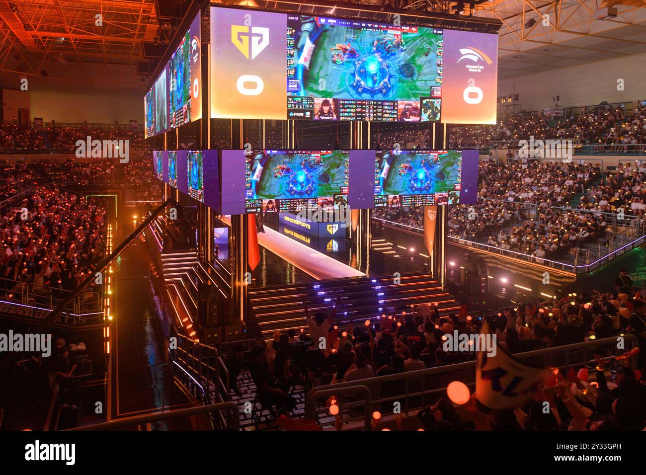 E-sports fans are watch the LCK Summer Final, an e-sports competition ...