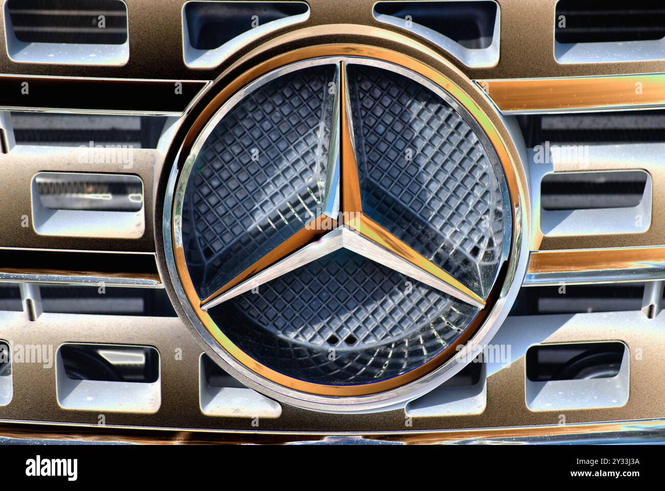 Mercedes Emblem, Mercedes Stern, Frontmaske Stock Photo - Alamy