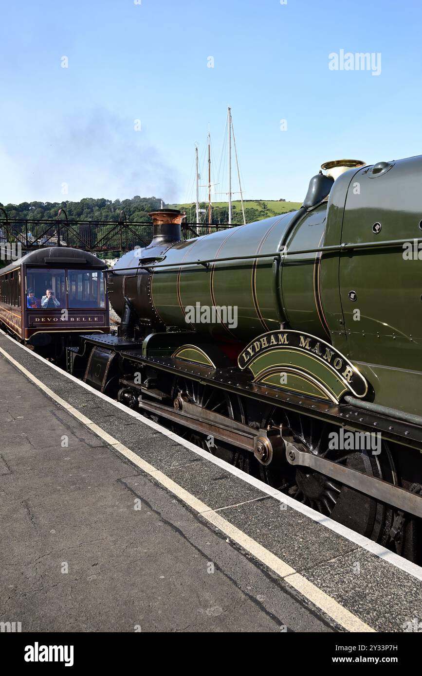 GWR Manor Class locomotive No 7827 Lydham Manor waiting to depart ...