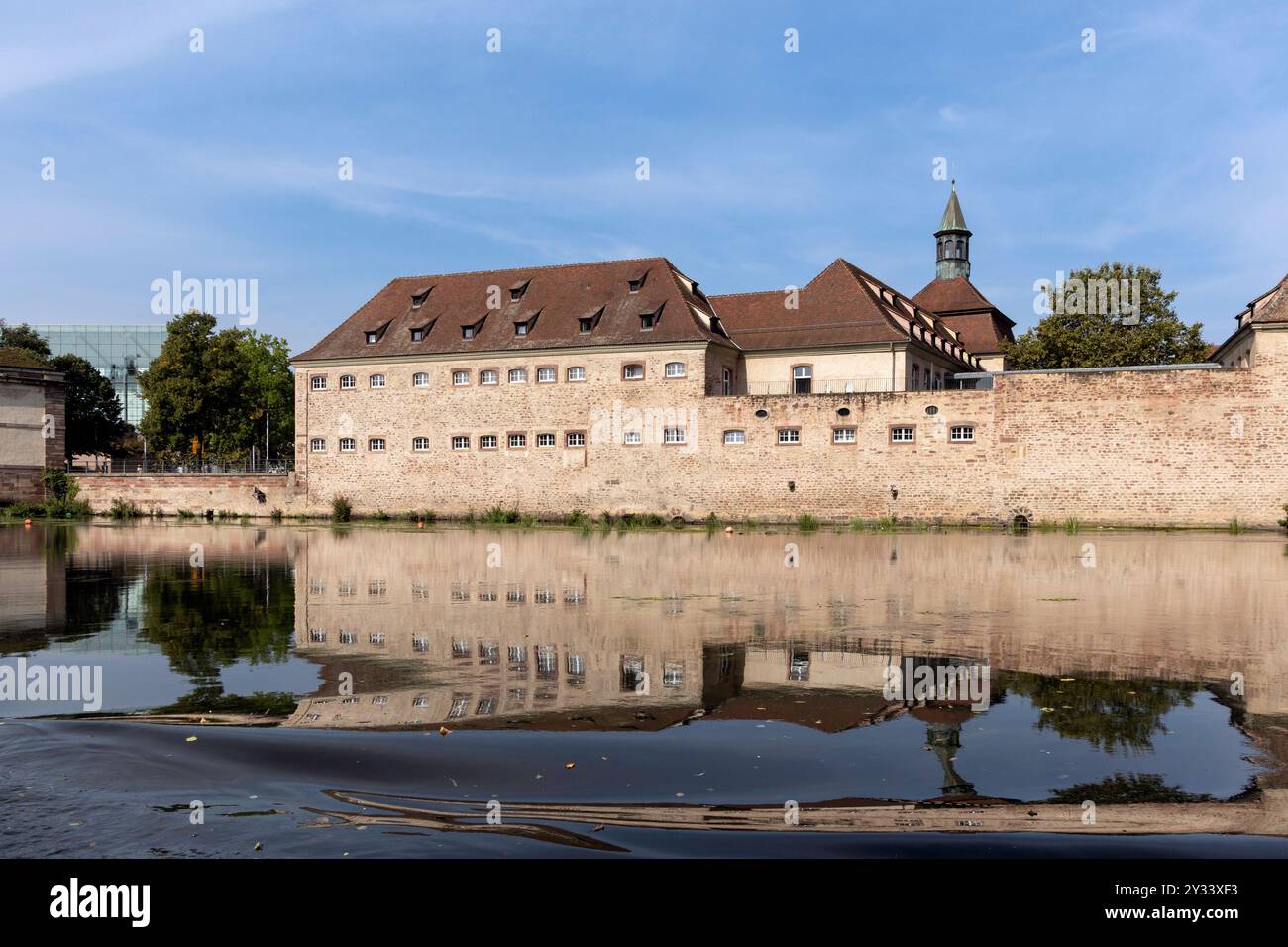 Medieval building in city hi-res stock photography and images - Alamy