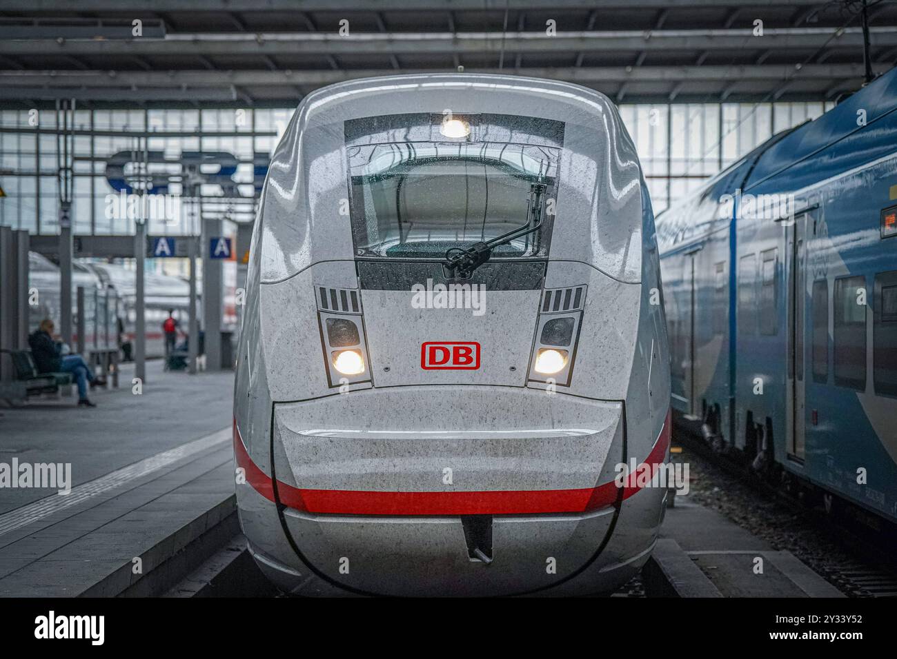 Mob bahn hi-res stock photography and images - Alamy