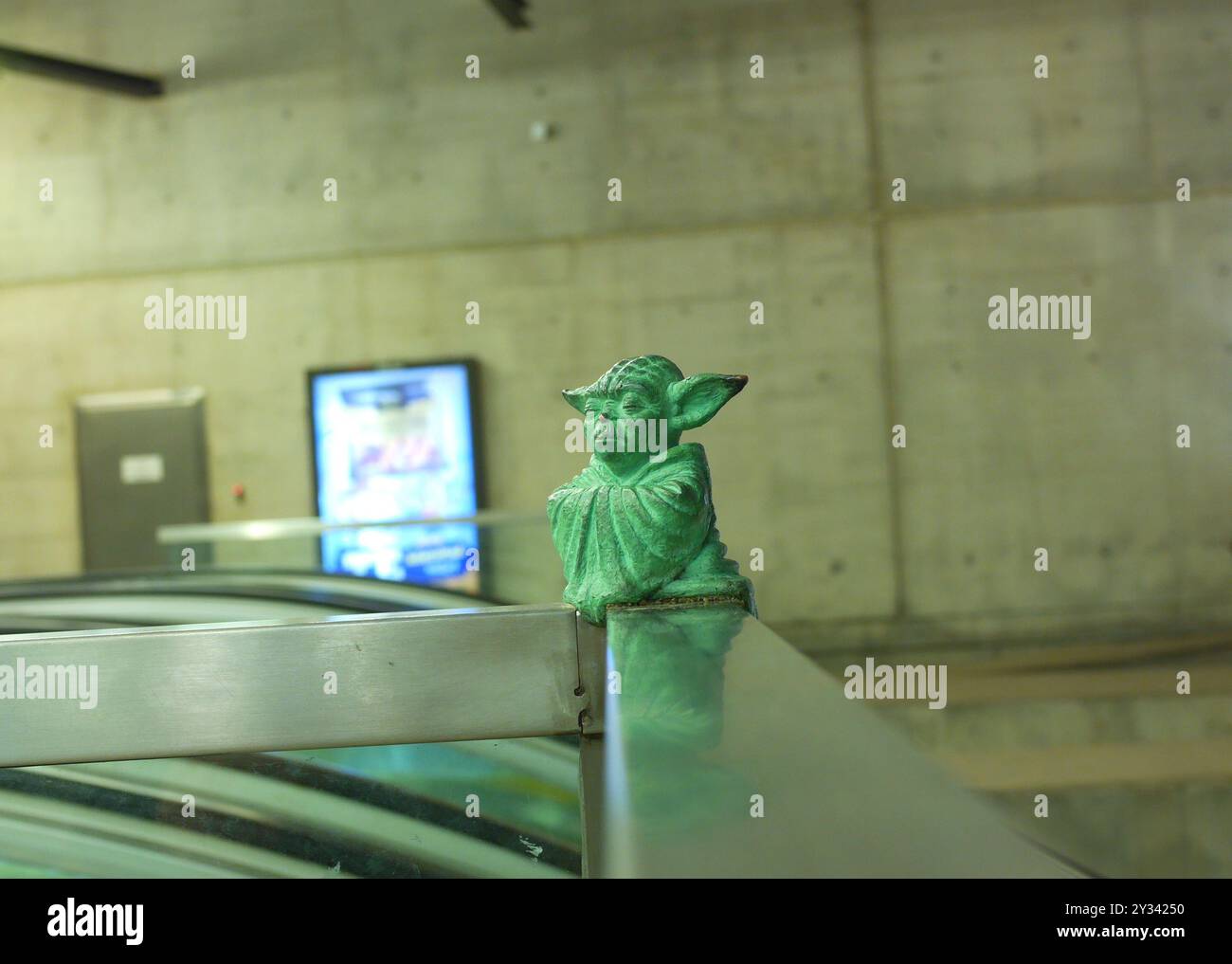 Star Wars character Yoda, a bronze mini statue by Hungarian Ukrainian ...
