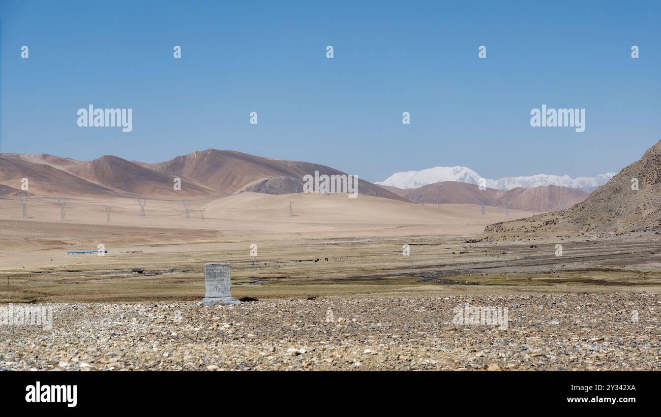 The hills of the Qomolangma National Nature Preserve (Chomolungma ...