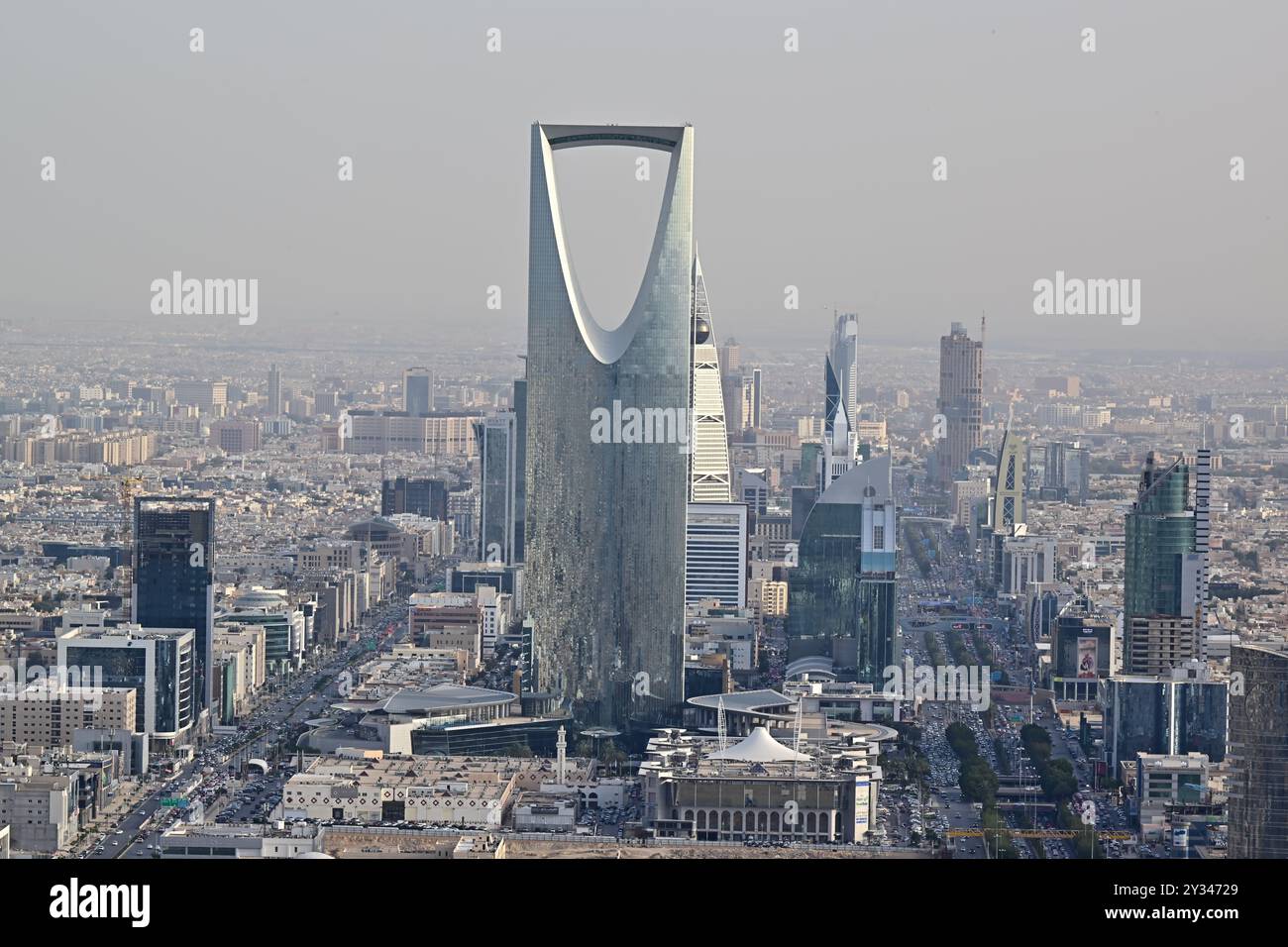 Riyadh skyline iconic building hi-res stock photography and images - Alamy