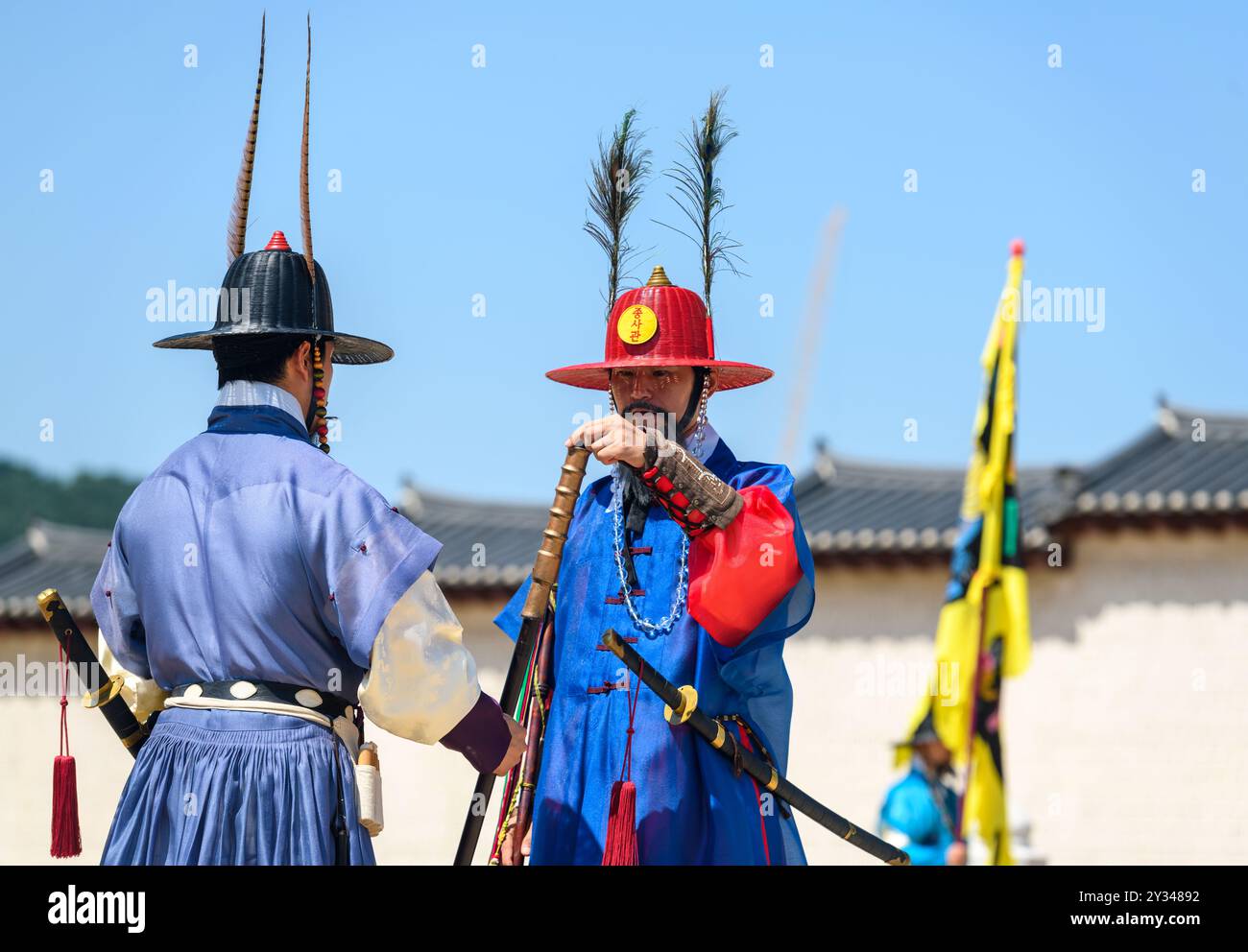 Seoul, South Korea. 4th Sep, 2024. Guardians dressed in traditional ...