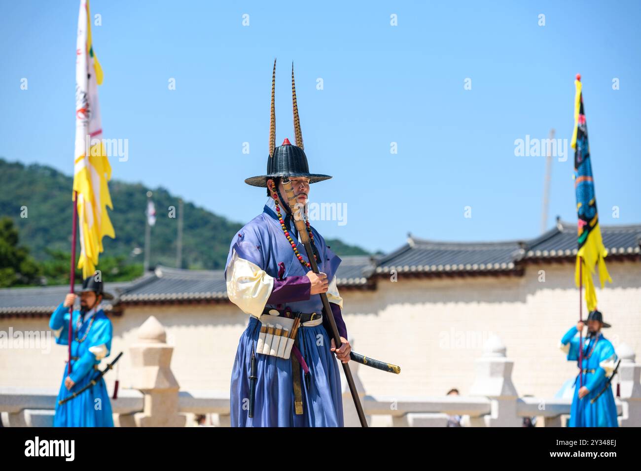 Seoul, South Korea. 4th Sep, 2024. Guardians dressed in traditional ...