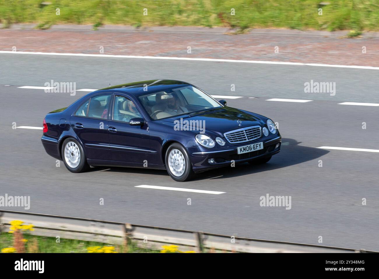 2006 Mercedes E220 Benz CDI Elegance Auto; motoring on the M6 motorway ...