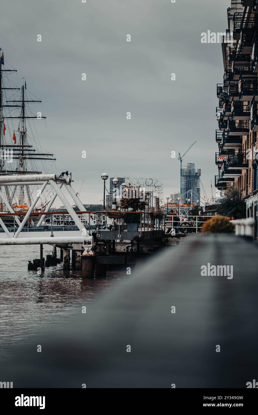 London docks victorian architecture hi-res stock photography and images ...