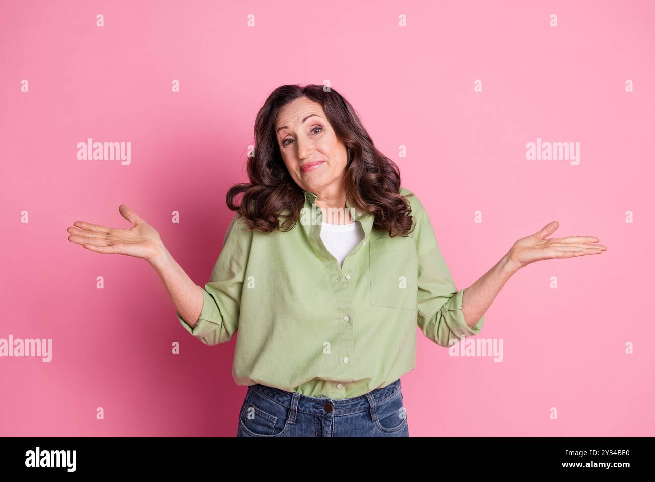 Photo of elegant business lady mature age khaki shirt wavy hairstyle ...