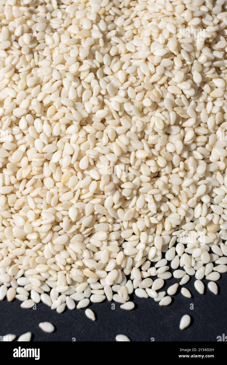 Macro kernels of white roasted sesame seeds Stock Photo - Alamy