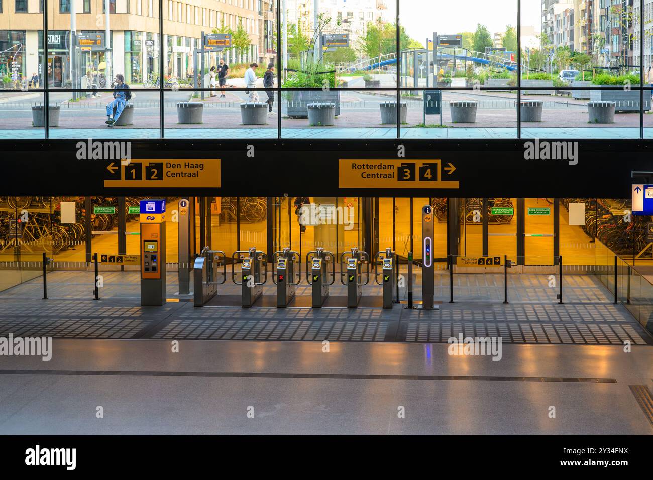 The ticket barriers at Delft Railway Station, Delft, The Netherlands ...