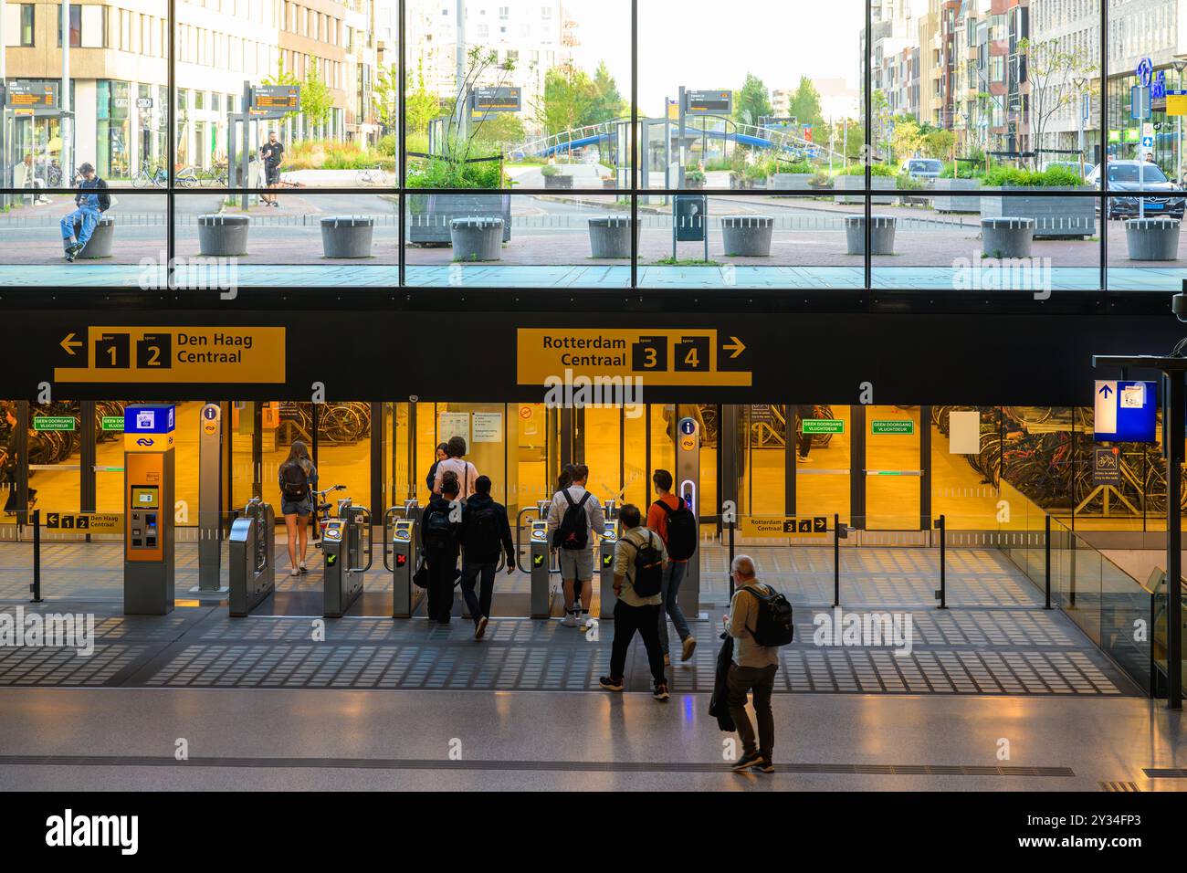 The ticket barriers at Delft Railway Station, Delft, The Netherlands ...