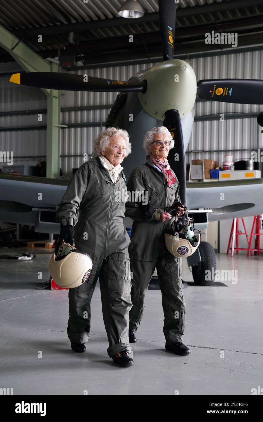 WWII veterans Dorothea Barron (left), 99, and 100-year-old Queenie Hall ...