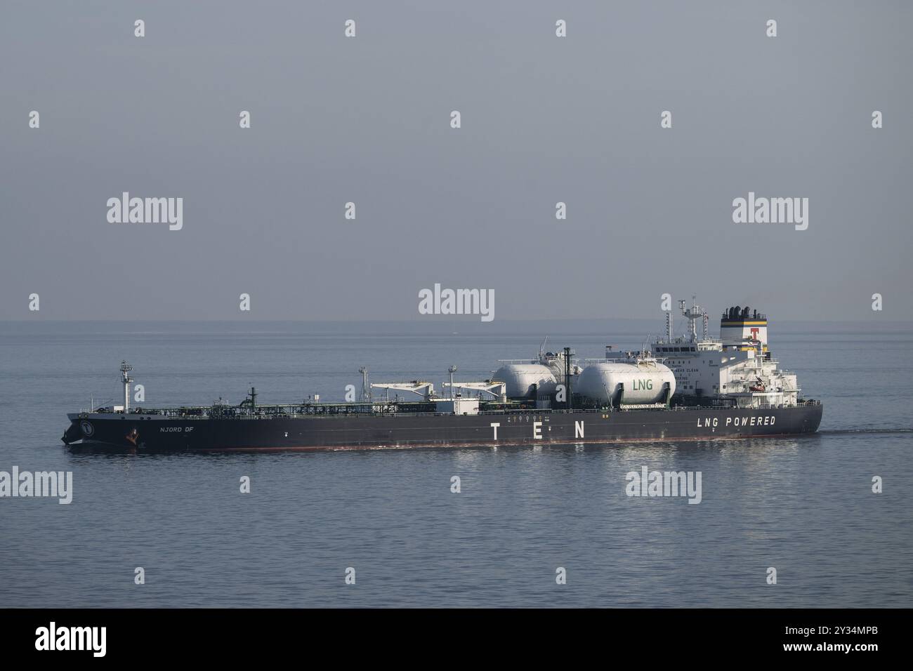 Crude oil tanker Njord DF, 250m length, 44m height, flag Greece, Baltic ...
