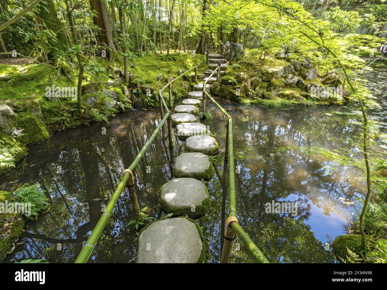 Stepping stones at Tenjuan Garden, Nanzen-ji temple complex, Kyoto ...