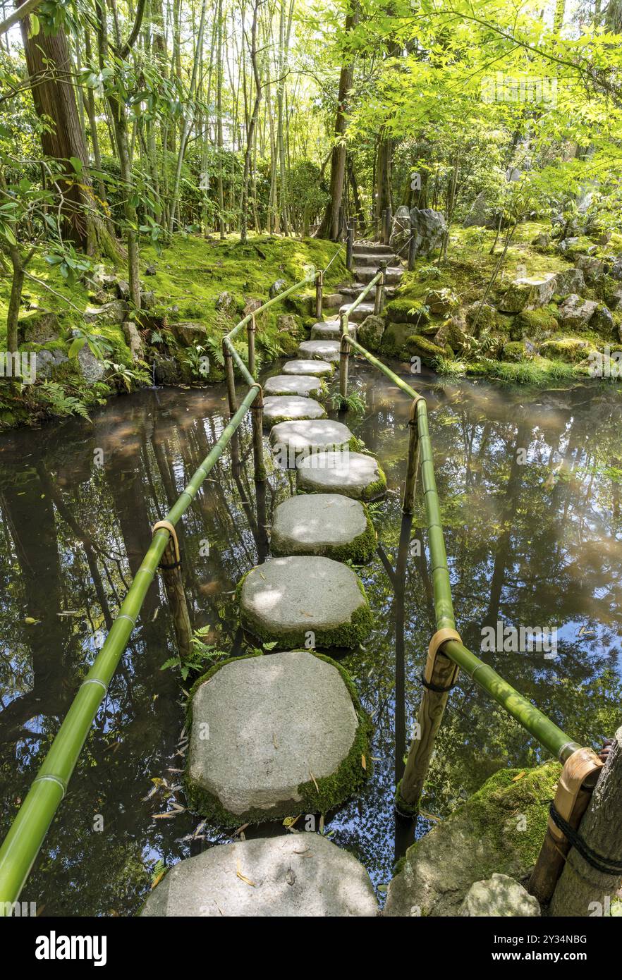 Stepping stones at Tenjuan Garden, Nanzen-ji temple complex, Kyoto ...