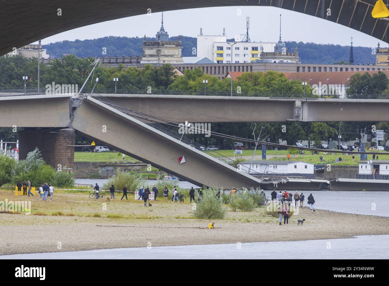 In the early hours of the morning, a section of the Carola Bridge ...