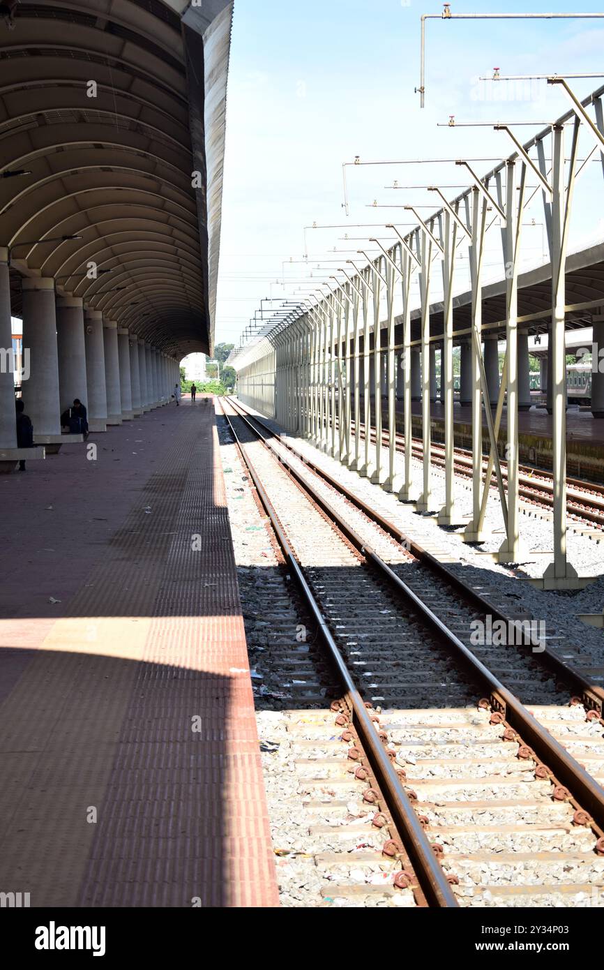 a perspective of a train platform Stock Photo - Alamy