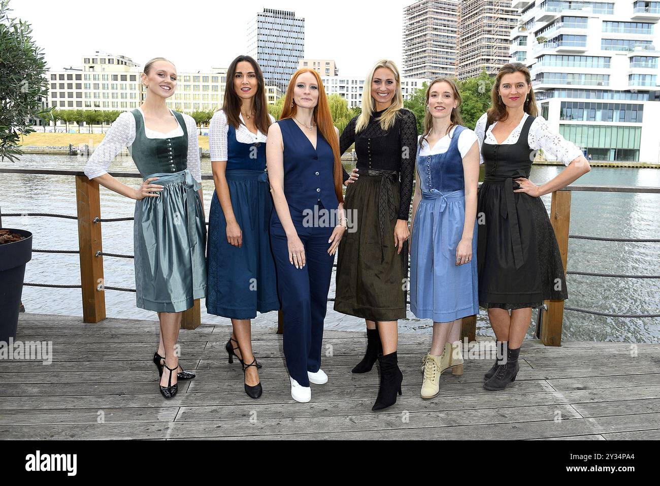 Barbara Meier und Models bei ihrer Angermaier Greenline X Barbara Meier ...