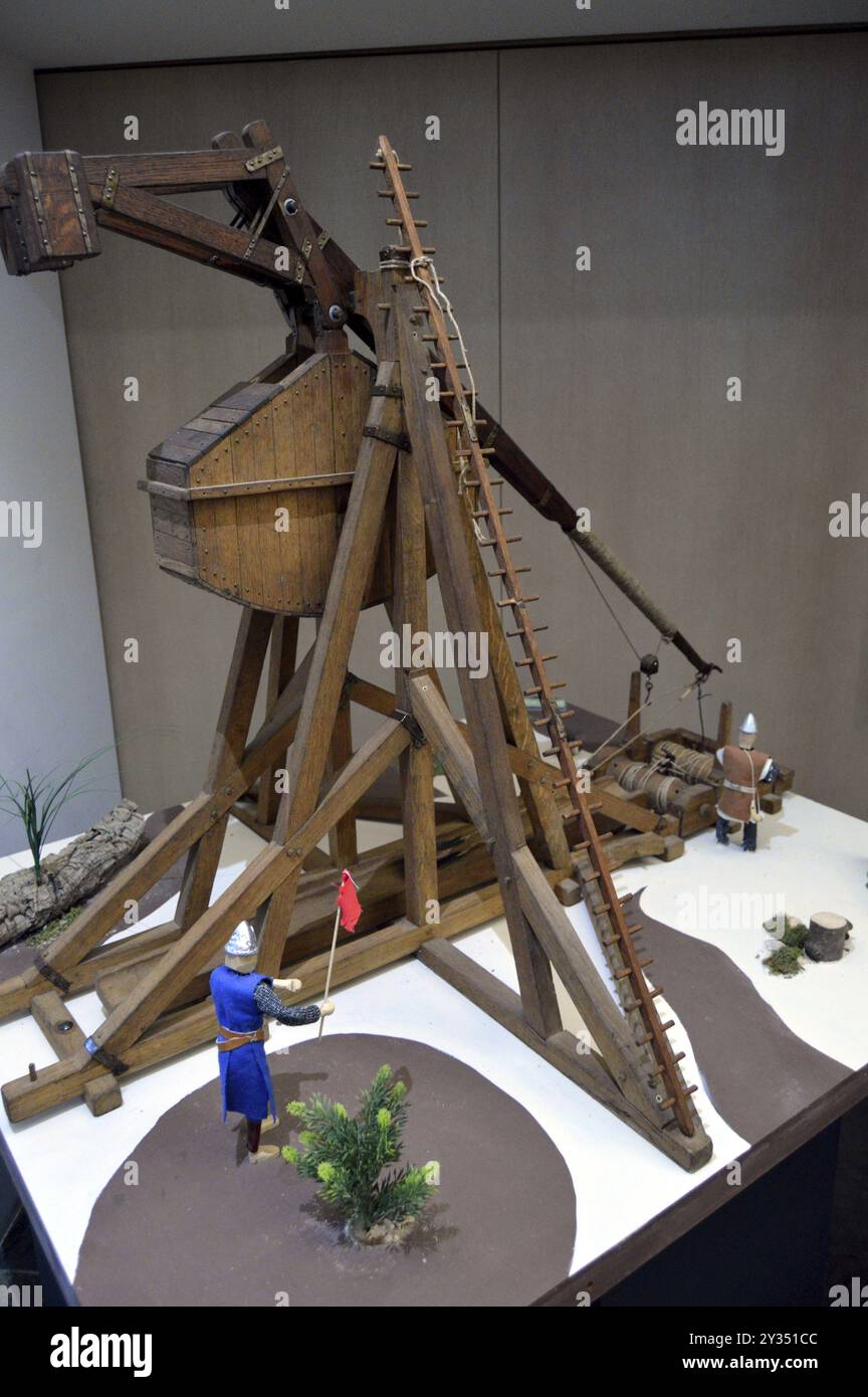 Wood reproduction of a medieval era war catapult Stock Photo - Alamy