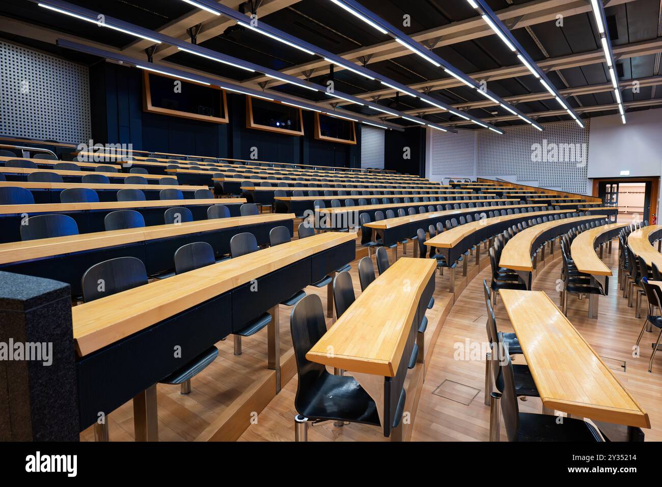 Empty school hall stage hi-res stock photography and images - Alamy
