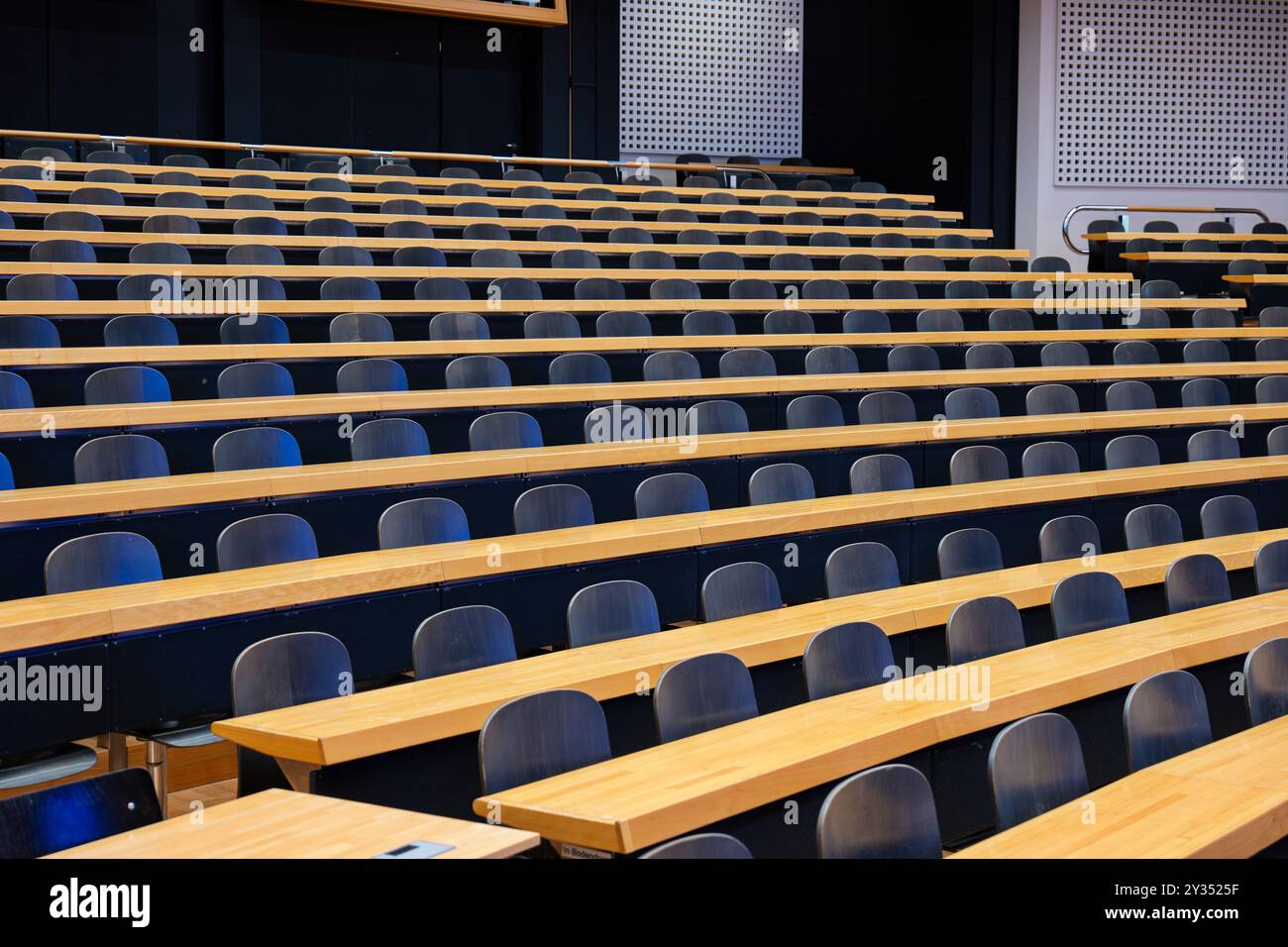 Empty school hall stage hi-res stock photography and images - Alamy
