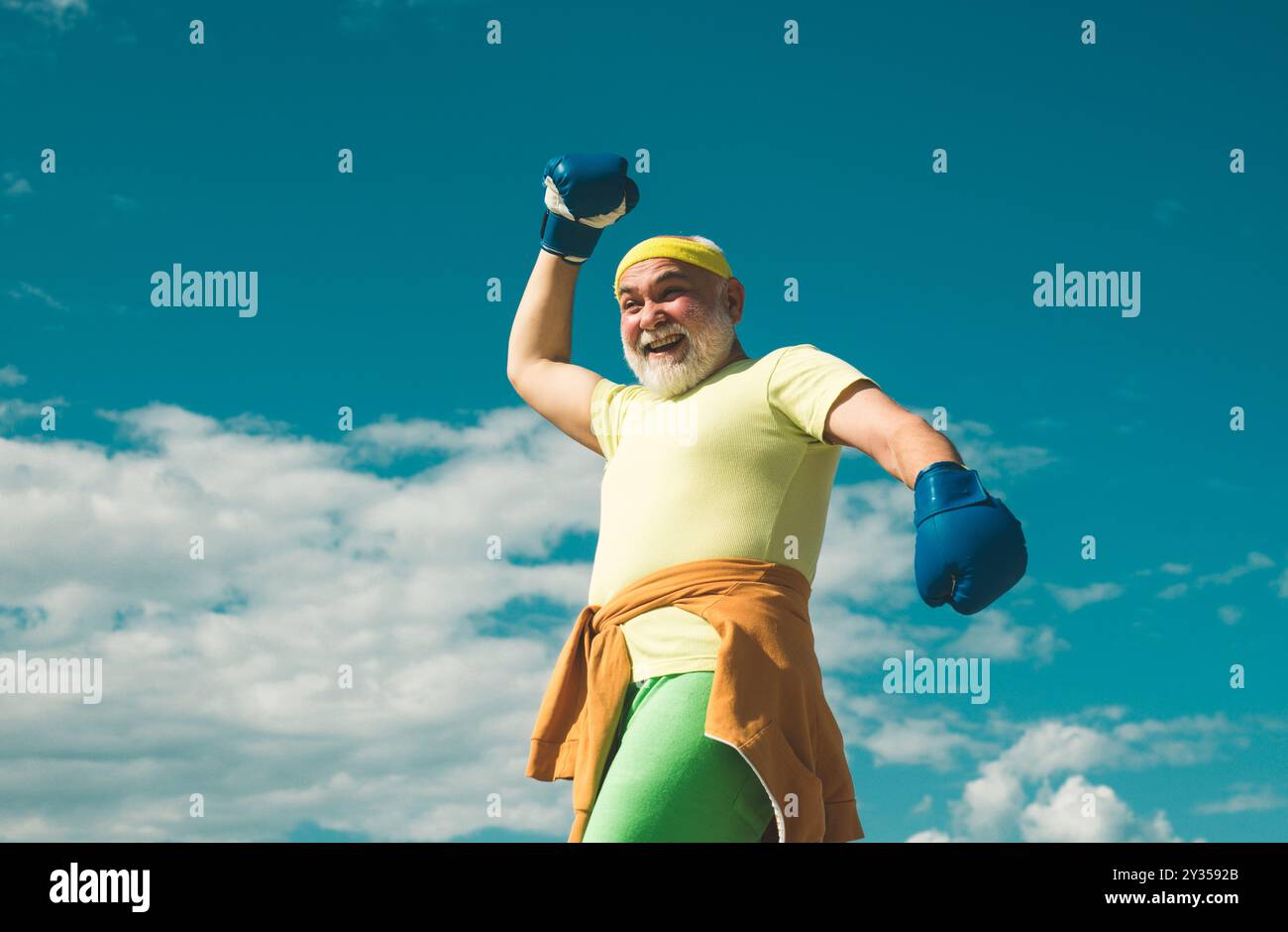 Happy Older man boxing. Senior men fighting poses. Boxer with boxing ...