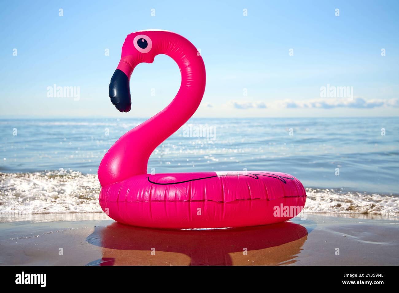 Urlaub strand aufblasbar hi-res stock photography and images - Alamy