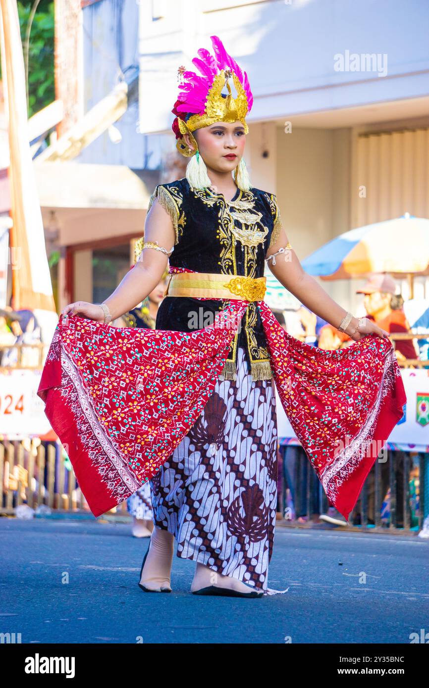 Tari golek ayun ayun hi-res stock photography and images - Alamy