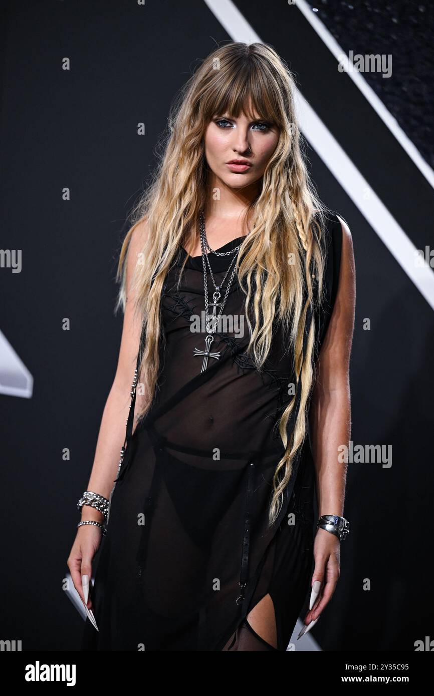 Elmont, USA. 11th Sep, 2024. Victoria Deangelis of Maneskin walking on ...