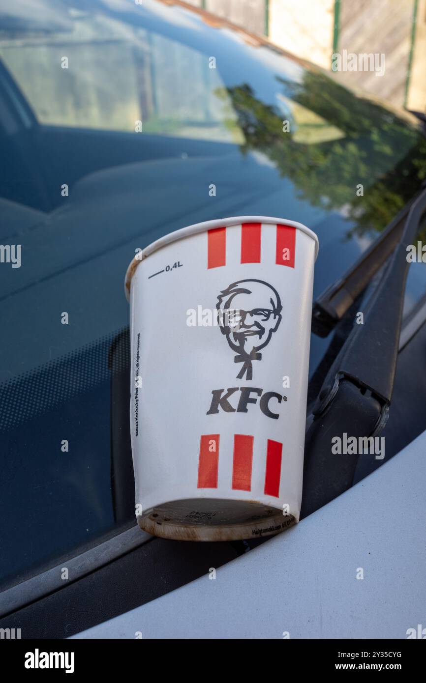 Kfc drink paper cup hi-res stock photography and images - Alamy