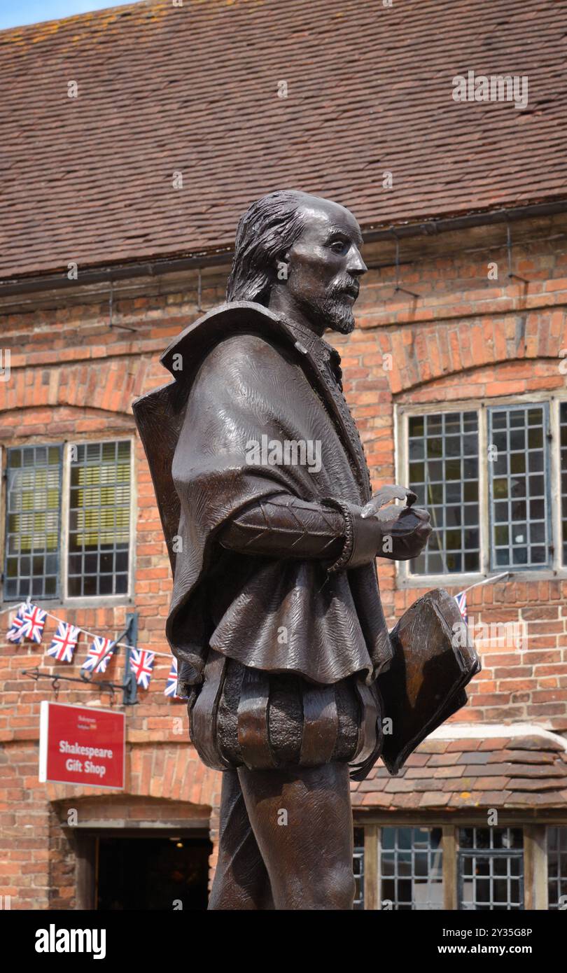 Statue Of William Shakespeare Stands Outside His Birthplace In Henley ... Statue Of William Shakespeare Stands Outside His Birthplace In Henley ...