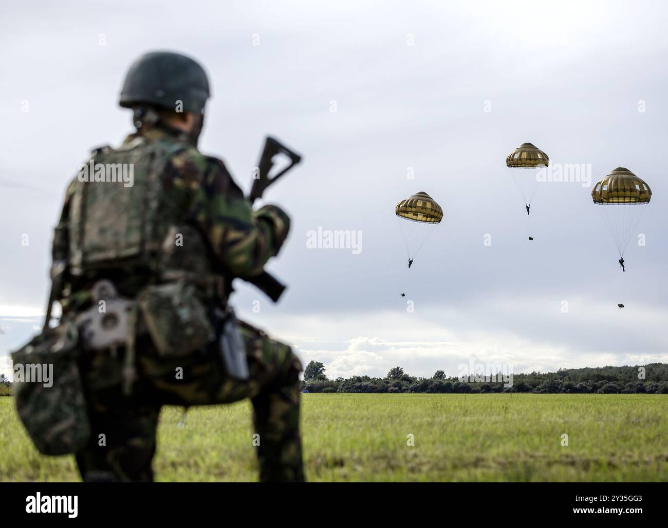 ZOUTKAMP - The Air Mobile Brigade is training airborne operations ...