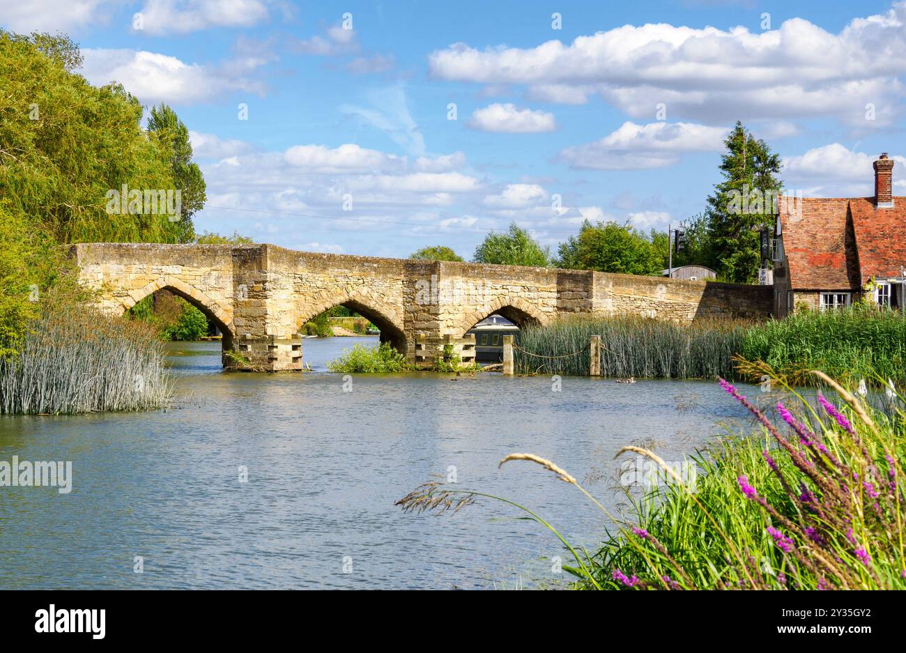 Newbridge crossing the River Thames in Oxfordshire UK - actually a ...