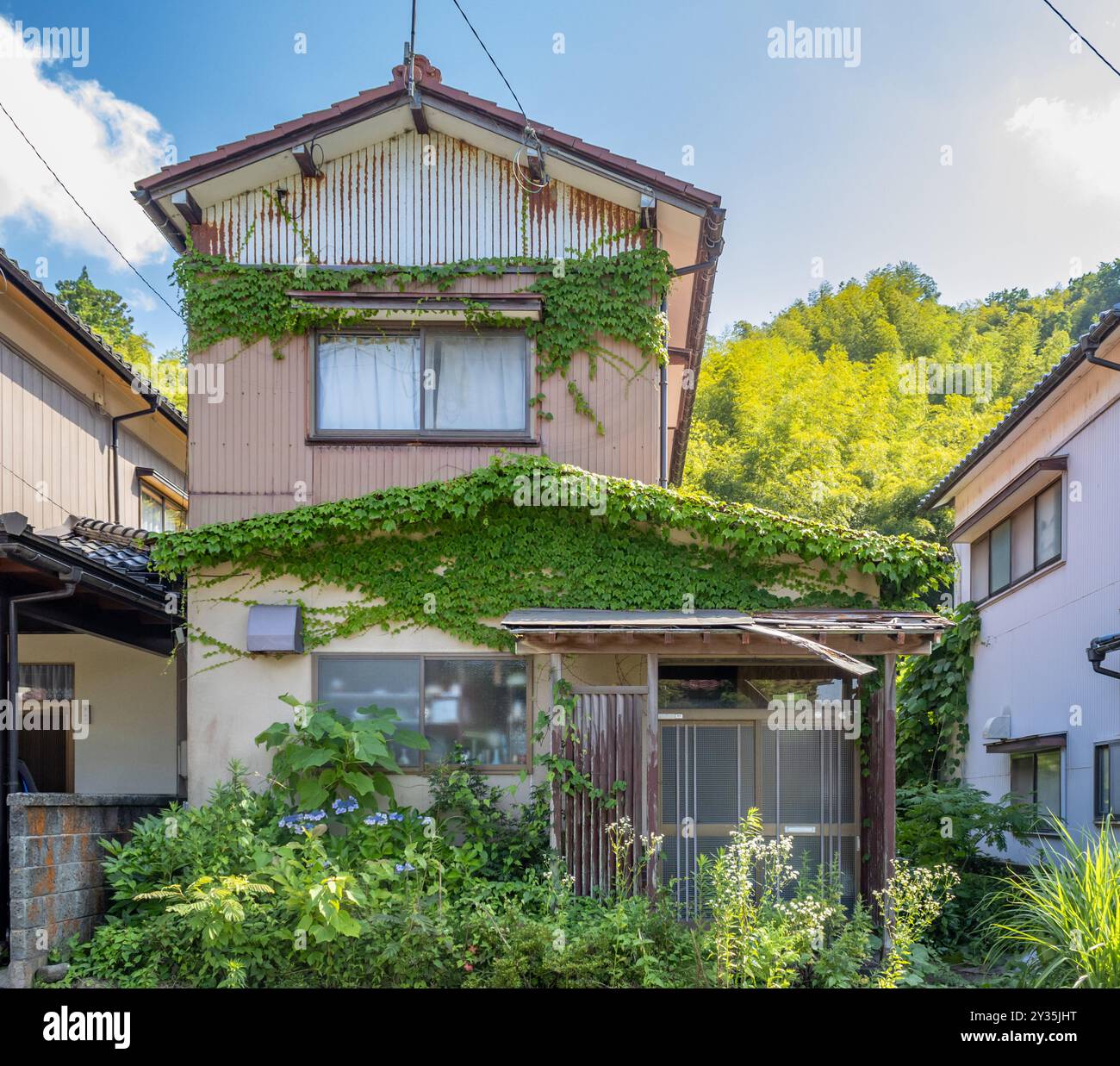 Abandoned house (Japanese: akiya), Kanazawa, Ishikawa, Japan Stock ...