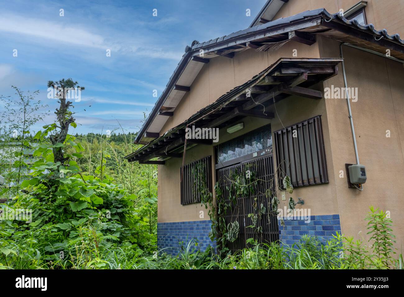 Abandoned house (Japanese: akiya), Kanazawa, Ishikawa, Japan Stock ...